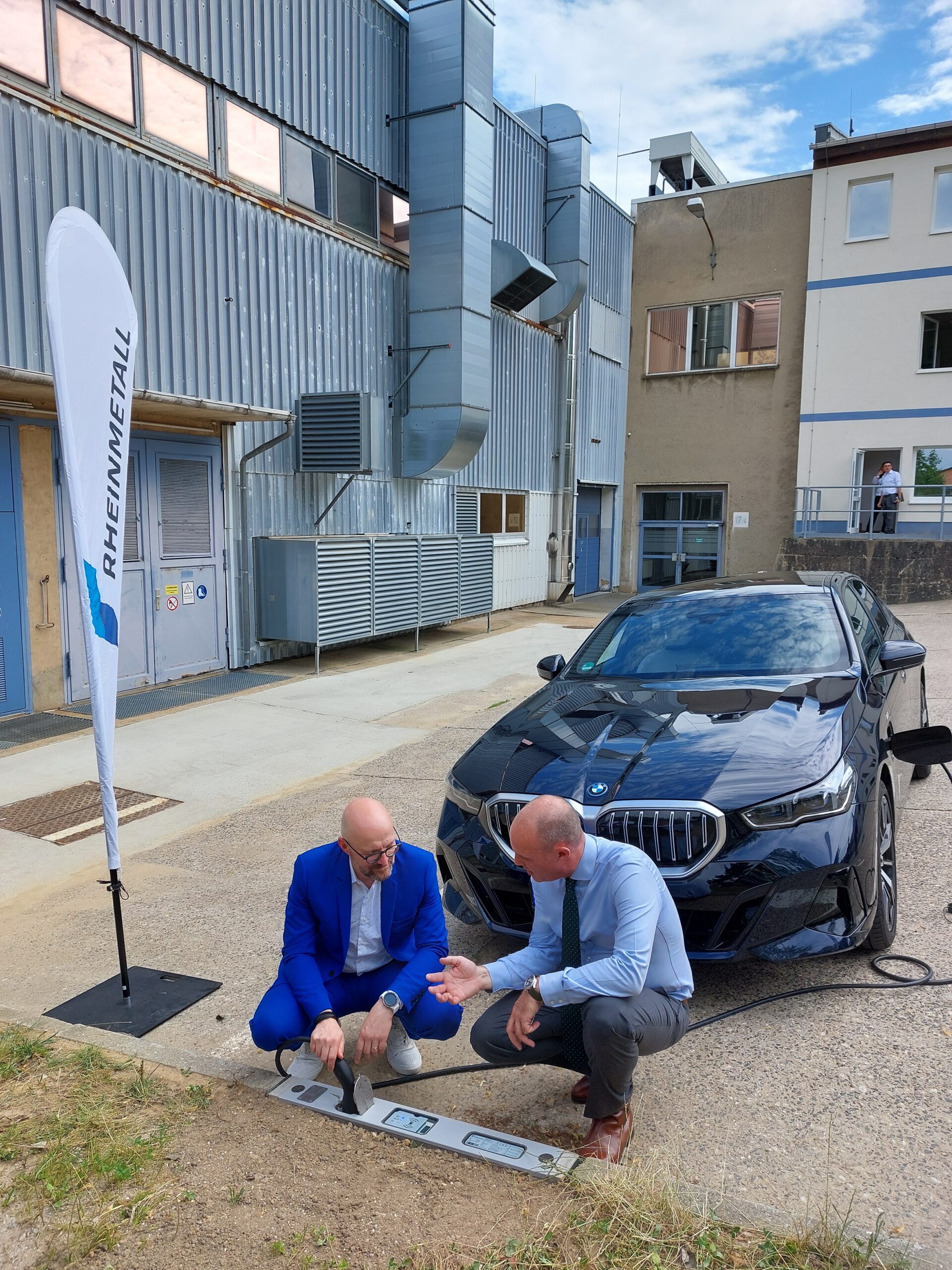 Strahlende Gesichter in Hartha: Sachsen fördert Automobilzulieferer ...