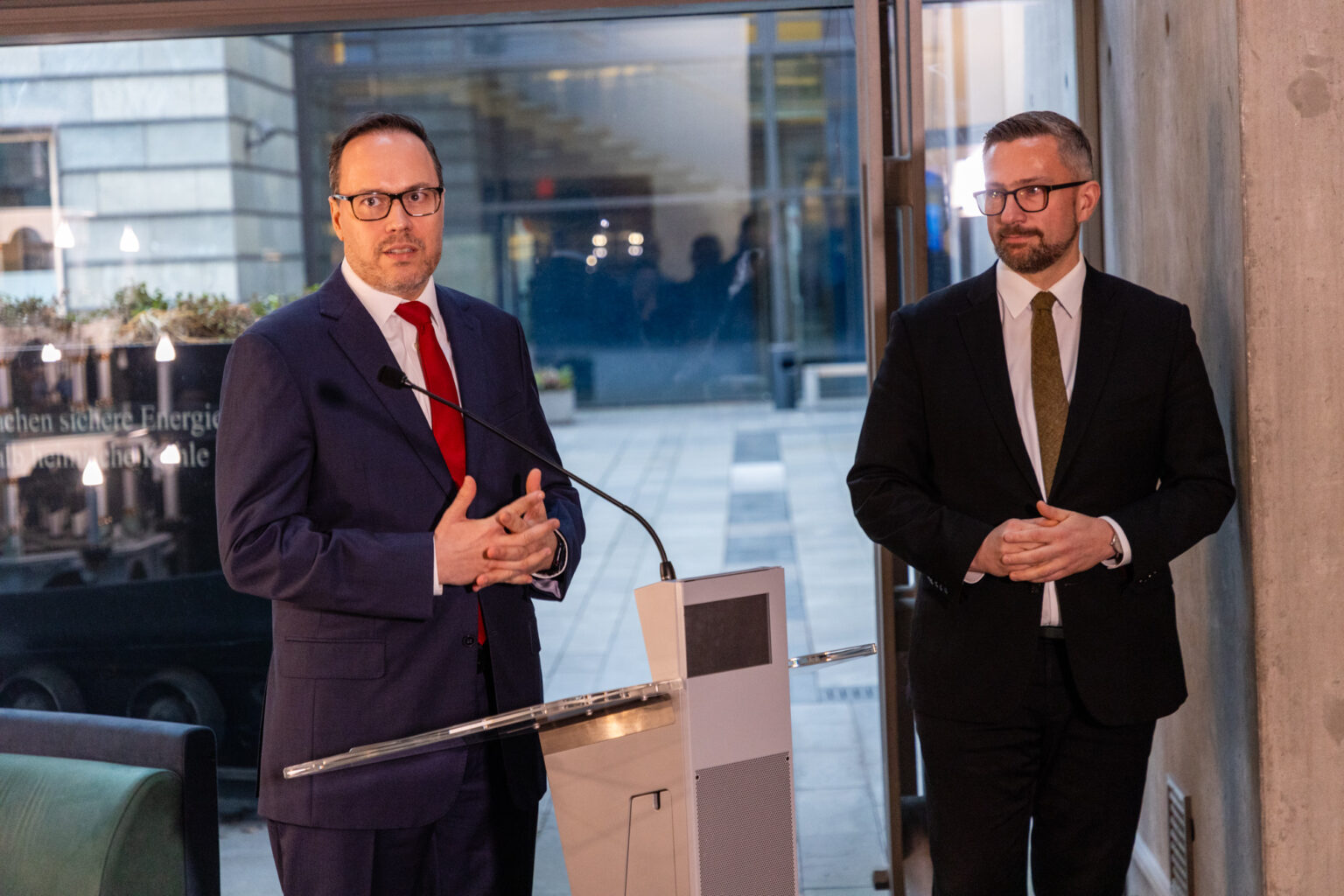 Wechsel an der Hausspitze: Dirk Panter neuer Staatsminister für ...